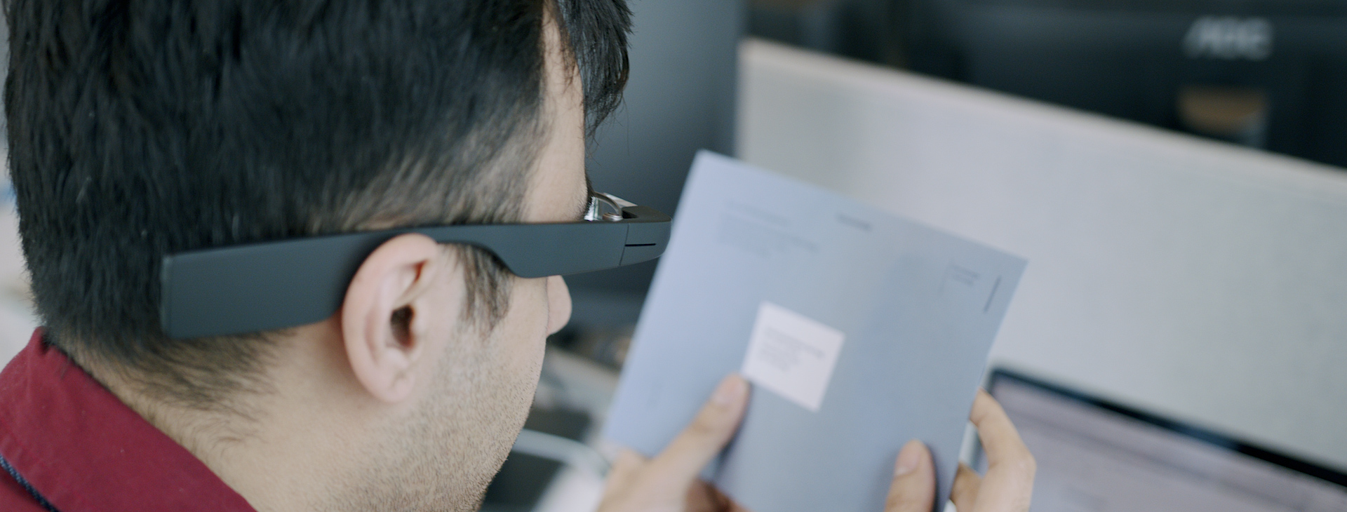 Smart Glasses Give ‘Sight’ to the Blind - Innovation & Tech Today